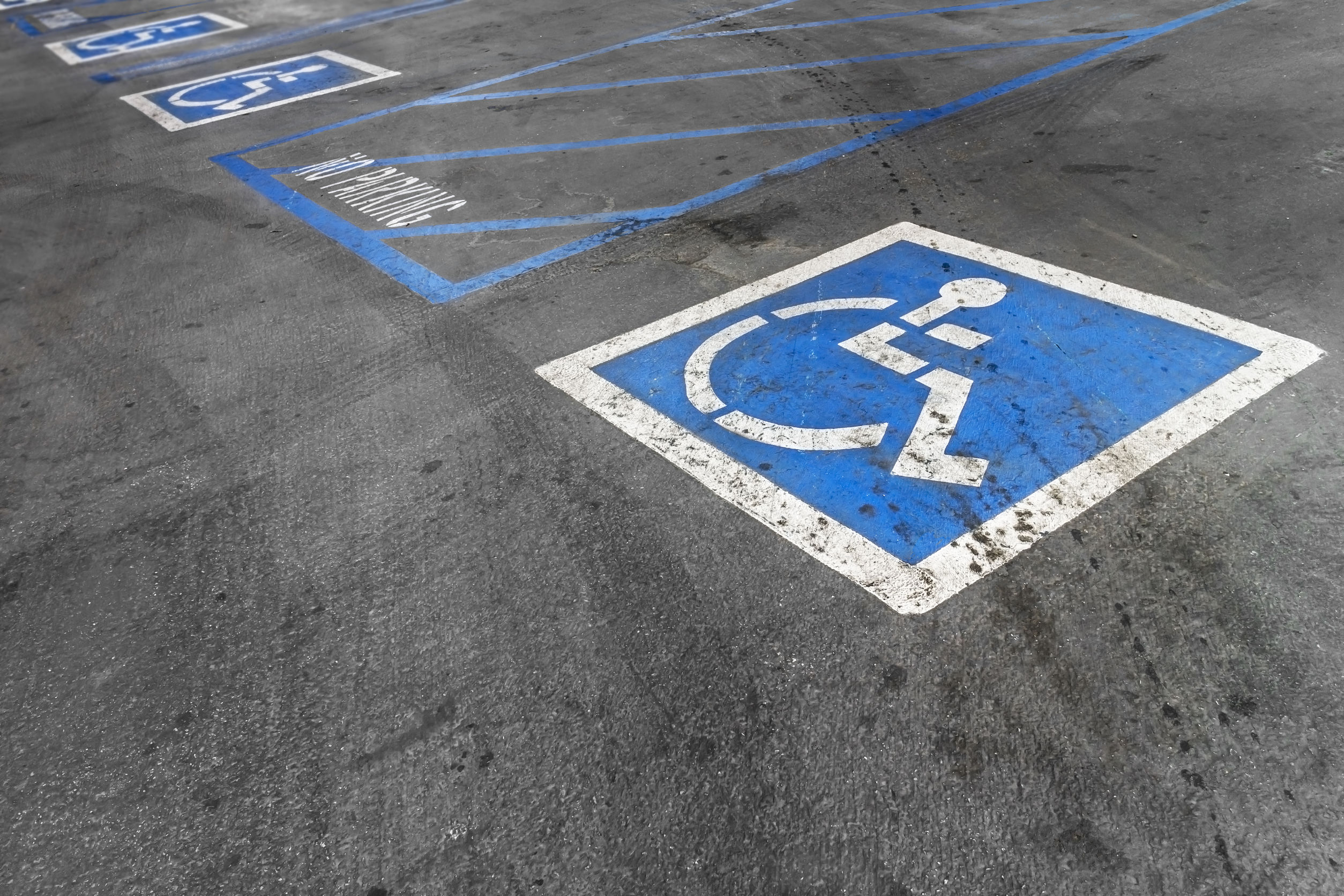 Strisce blu: anche il disabile paga il parcheggio